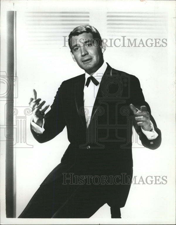 1961 Press Photo Actor Gene Barry - RRW26453 - Historic Images