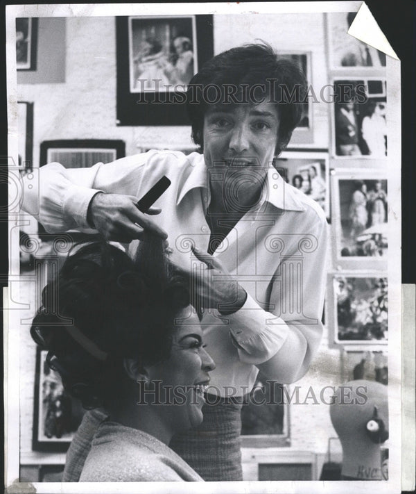 1969 Press Photo Jerry Sweet Hair Stylist On "Della" - RRW28111 ...
