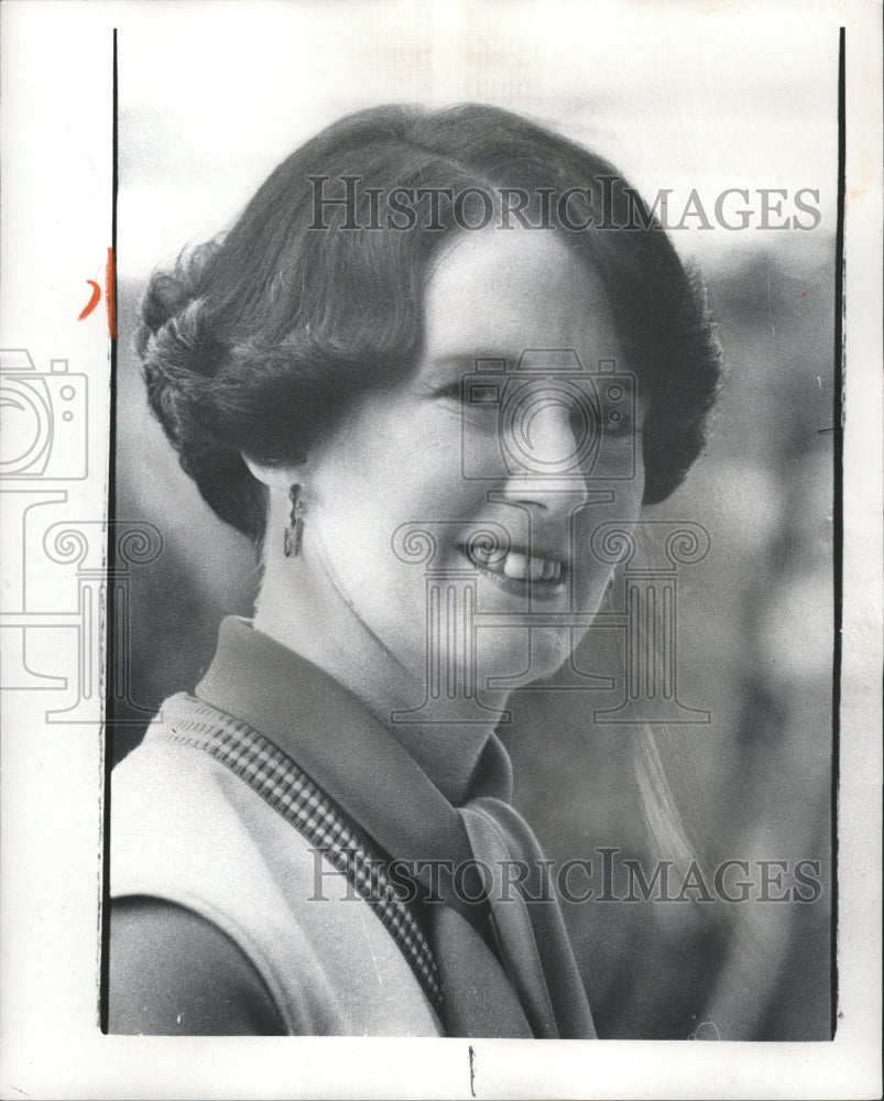 1976 Press Photo Clinic Olive Godvik Look Trip Native - RRW30997 ...