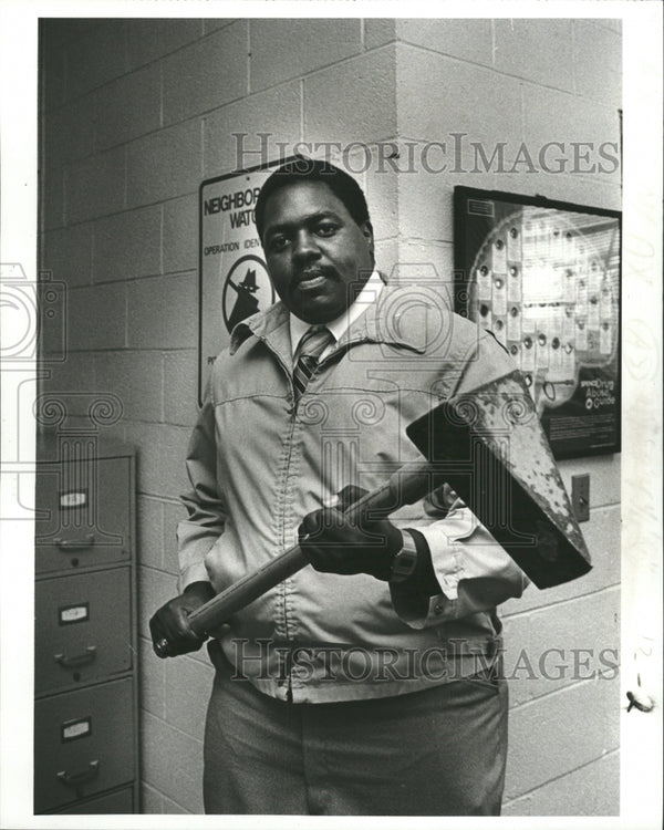 1984 Press Photo Claude Jackson policeman metal rod - RRW32057 ...