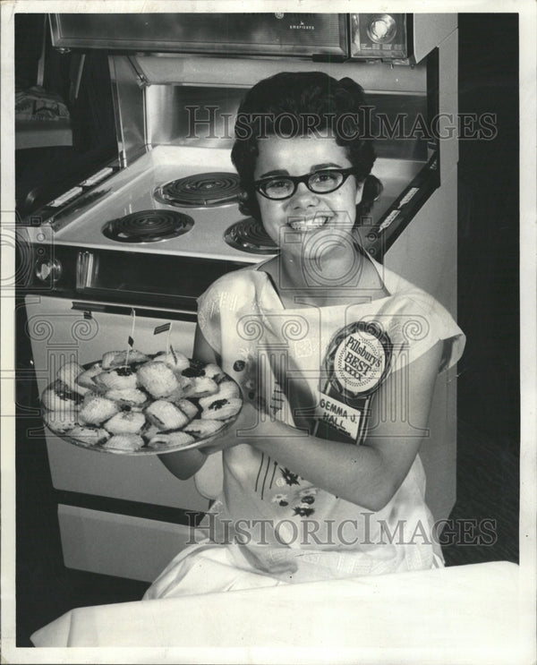1963 Press Photo Pillsbury Bake-off Winner Chocolate - RRW35257 ...