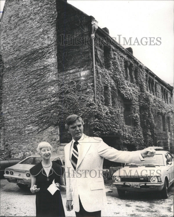1975 Press Photo Ruth Garbe and Gov. Walker at Glessner - RRW38585 ...