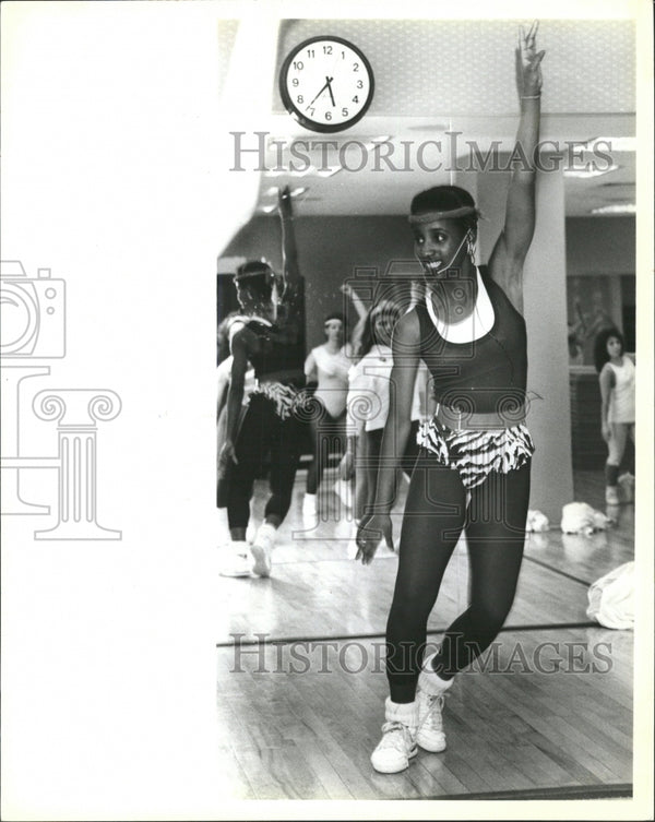 1988 Press Photo Connie Bennett Models Workout Attire - RRW38951 ...