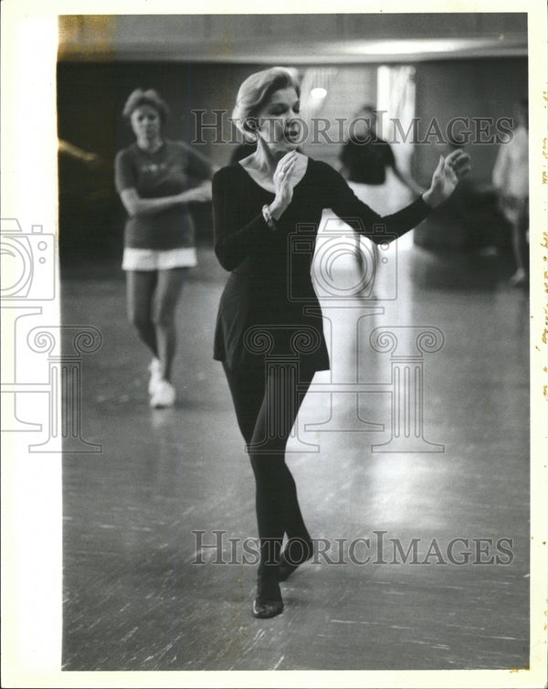 1985 Press Photo Alice Mansell Hinsdale Exercise Class - RRW38953 ...