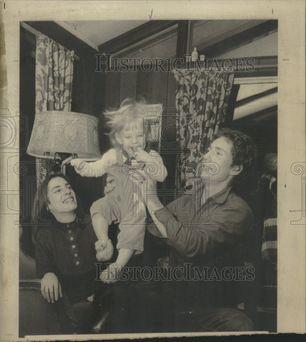 1975 Press Photo Paula Eder Christopher Linell Aaron - RRW42269 ...