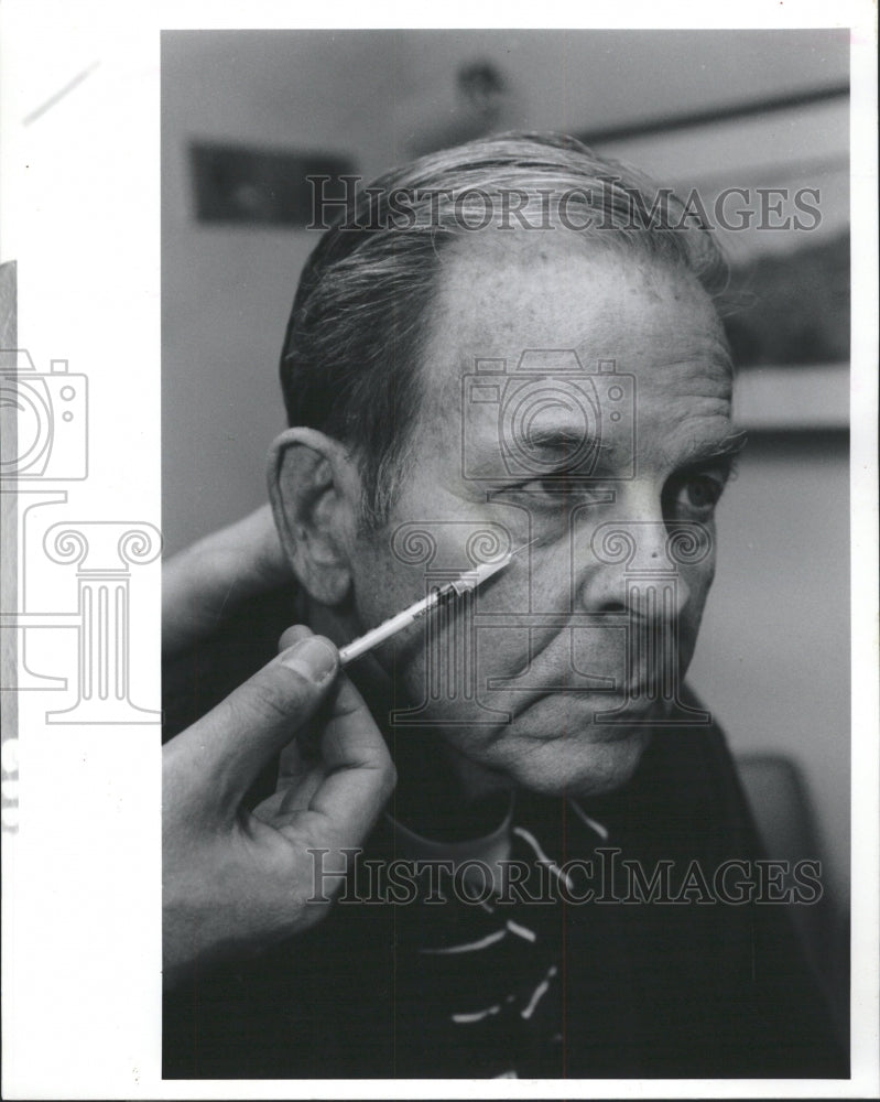 1992 Press Photo Robert Chamberlain Botulism Toxin Shot - RRW48217 ...