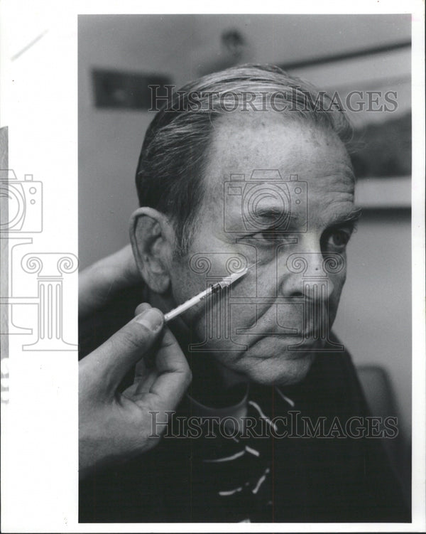 1992 Press Photo Robert Chamberlain Botulism Toxin Shot - RRW48217 ...