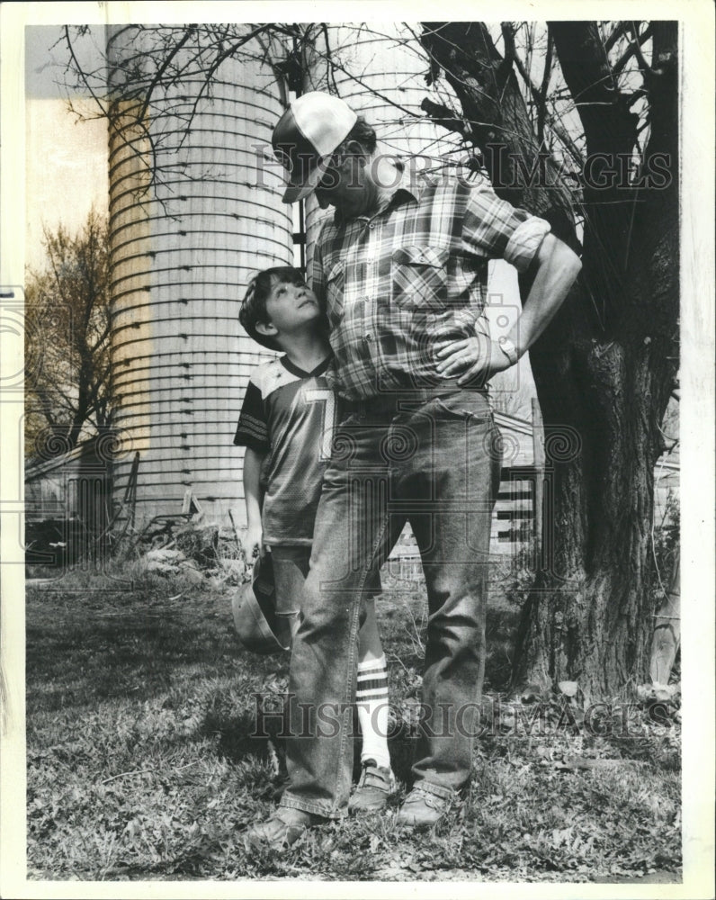 1987 Press Photo Frank Keller and son Marty - RRW49593 - Historic Images