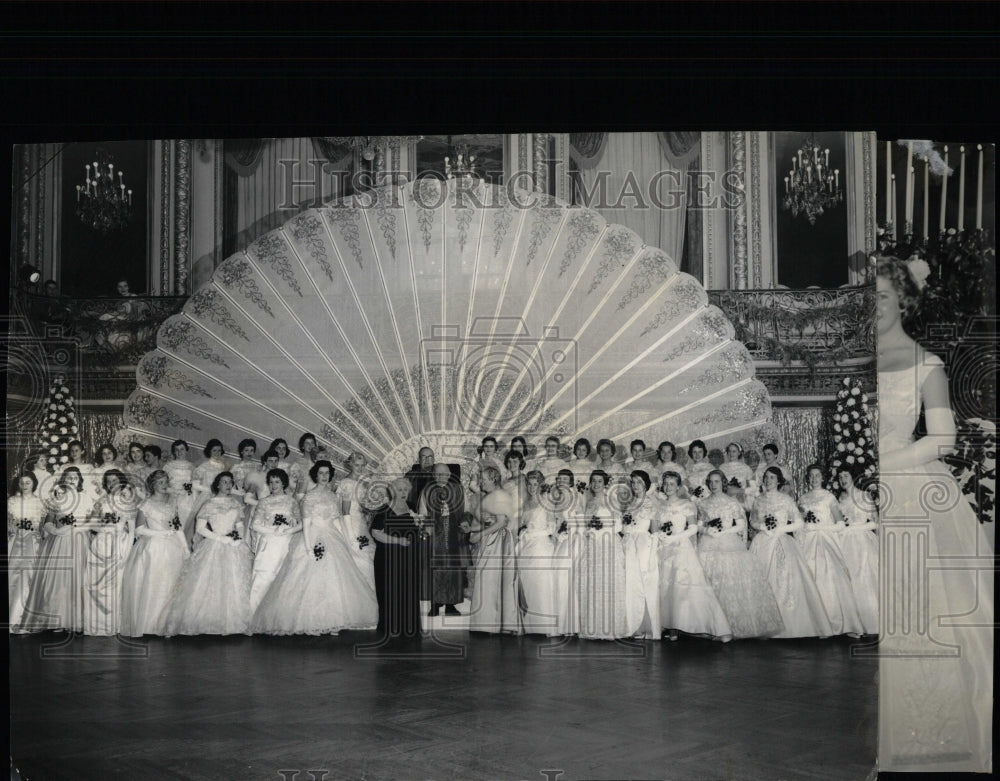 1960 Press Photo Roman Catholic Debs Mrs Frank Lewis - RRW60427 ...