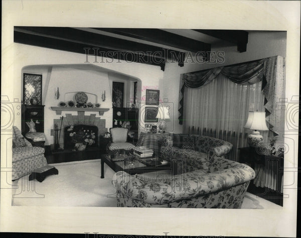 1990 Press Photo Living Room Inglenook look Bench seat - RRW62337 ...