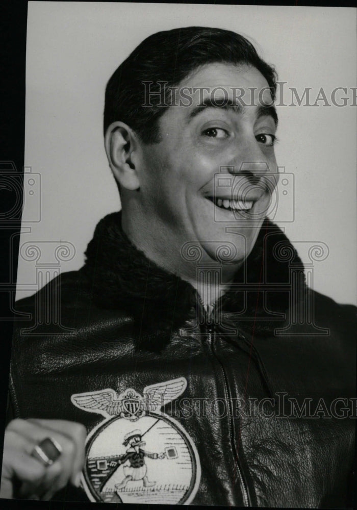 1955 Press Photo Robert Strauss gravel voiced artist - RRW72221 ...