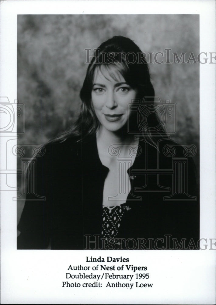 1995 Press Photo Linda Davies Author Nest Vipers - RRW76189 - Historic ...