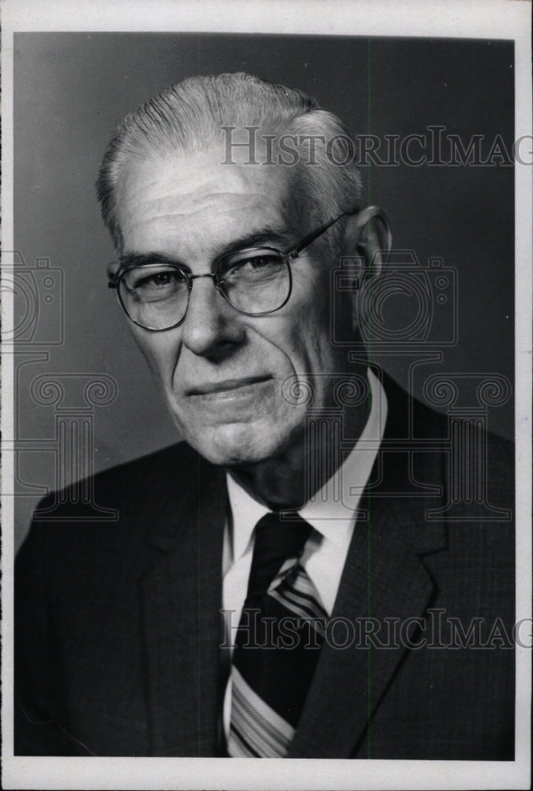 1975 Press Photo Robert Sherwood retired detective - RRW76503 ...