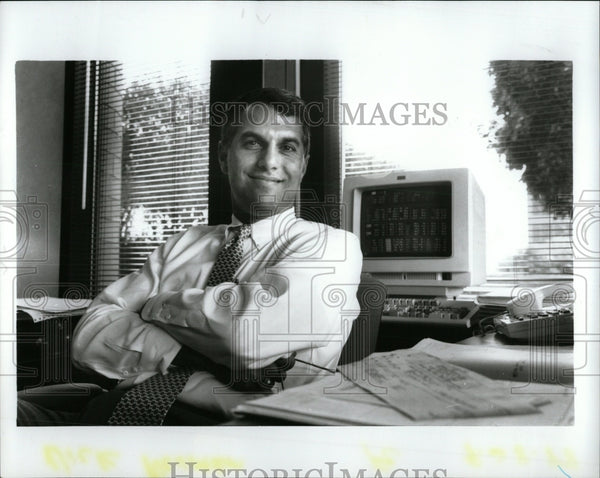 1988 Press Photo Inventor Nicholas Sherman Jr - RRW89731 - Historic Images
