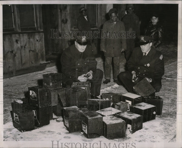 1958 Press Photo Policemen Thomas Gesiorski Lewis Liss - RRW92387 ...