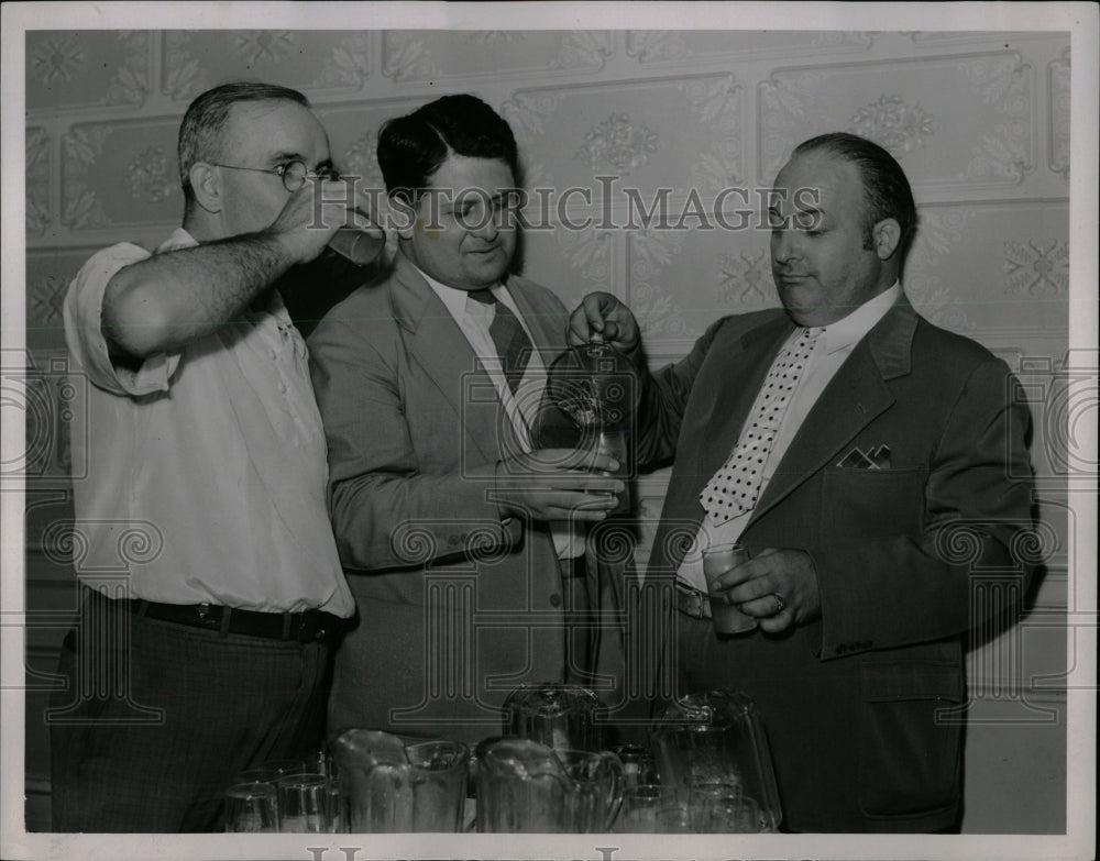 1938 Press Photo UAW Labor Union Officials in Party. - RRW92701 ...
