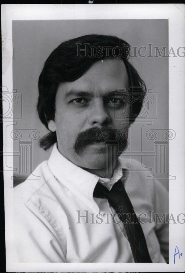 1975 Press Photo Mayor Robert Bob Pisor Secretary - RRW96185 - Historic ...