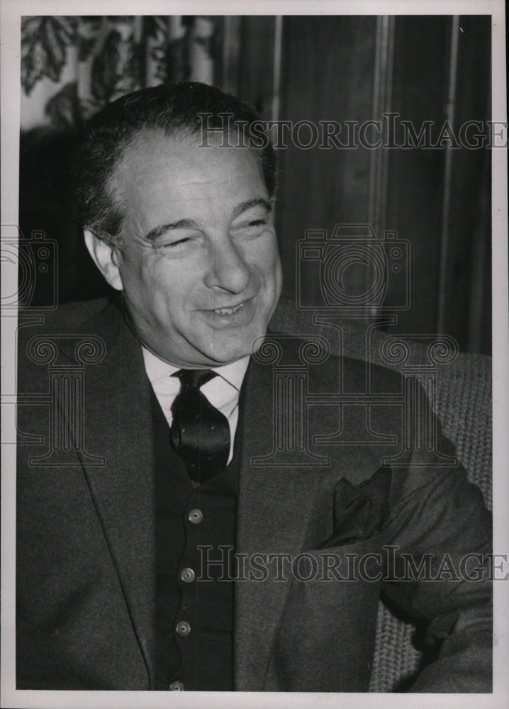 1957 Press Photo Victor Borge Danish comedian conductor - RRW99521 ...