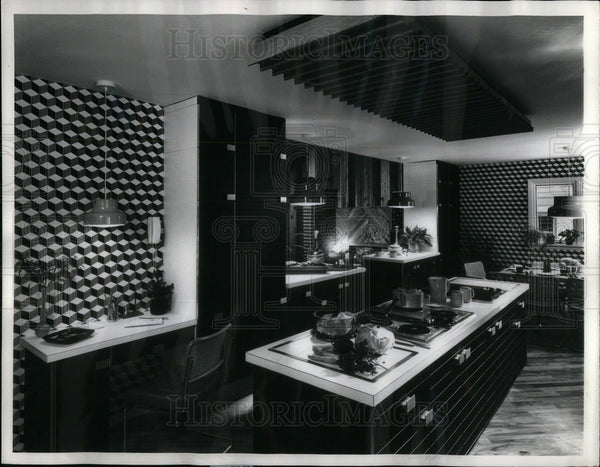 1979 Betty Maute husband William Betty - Historic Images