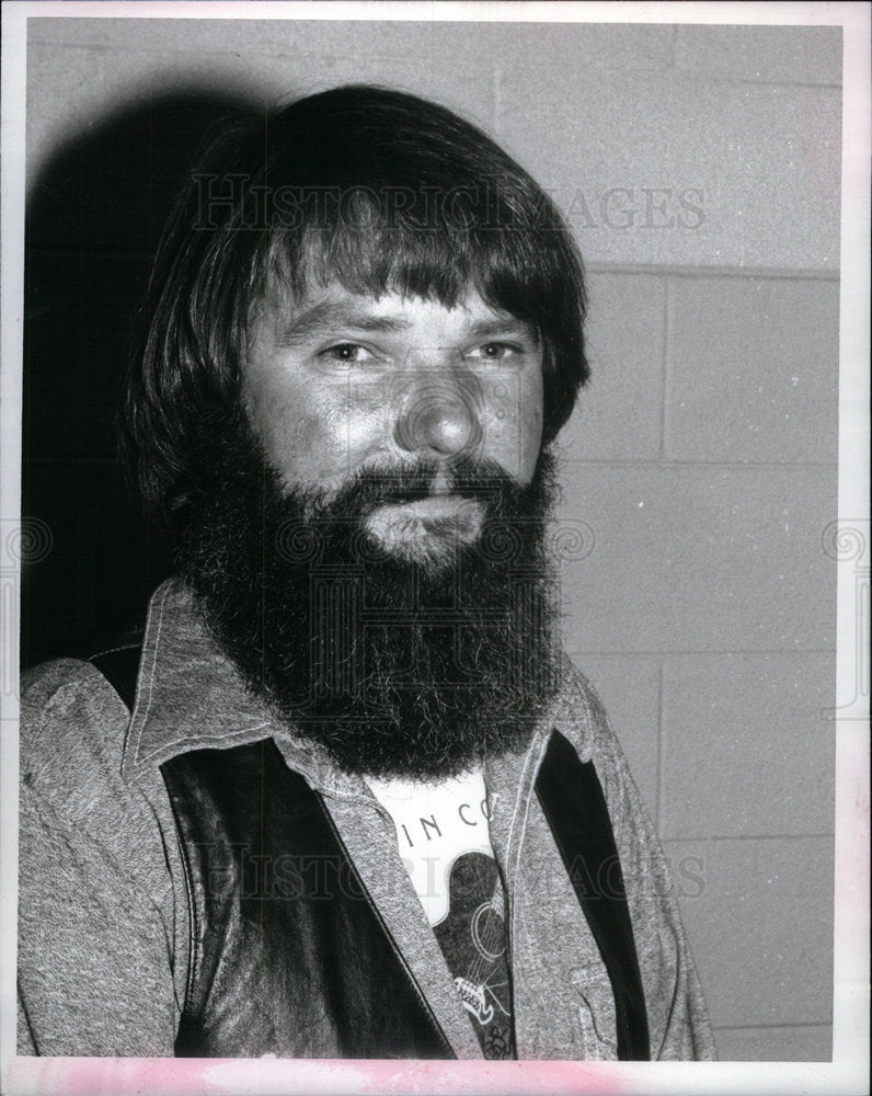 1982 Larry Alexander Art Teacher - Historic Images