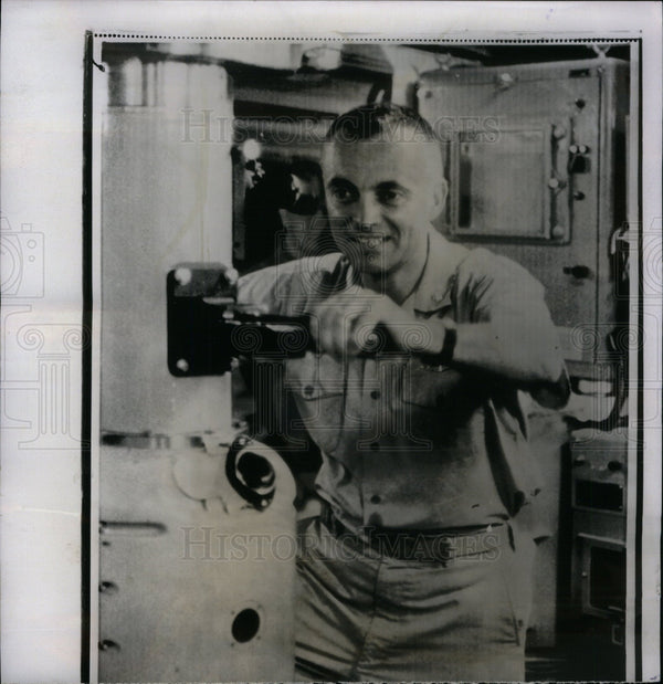 1964 Dace periscope Cdr John Wash nuclear - Historic Images