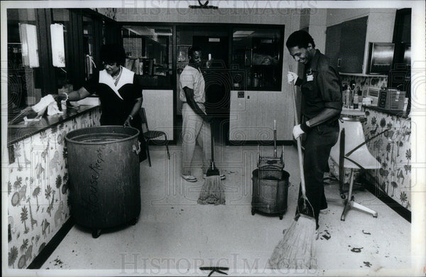 1983 Detroit Hutzel Hospital Vandals - Historic Images