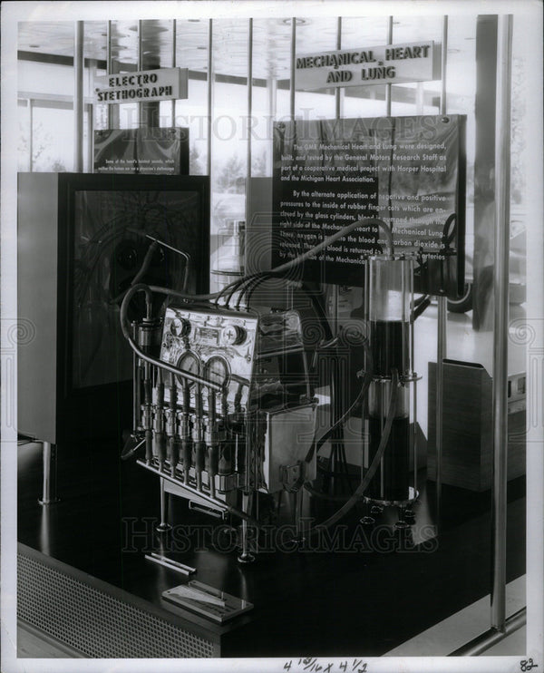 1973 Henry Opitek heart pacemaker equipment - Historic Images