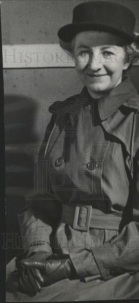 1943 Inez Robb International News Official - Historic Images