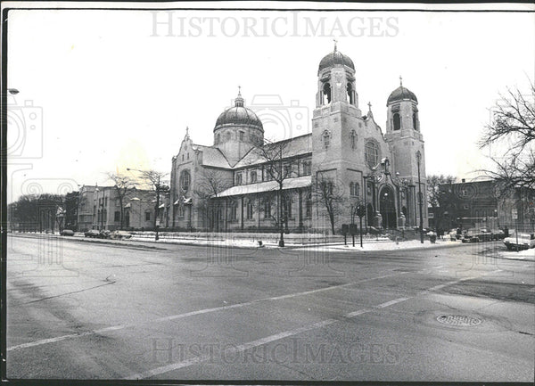 1972 Press Photo Church family child Lourdes Lady grew - Historic Images