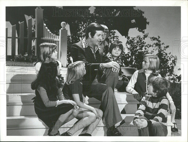 Press Photo Monte Hall Host "Monte Hall's Variety Hour" - Historic Images