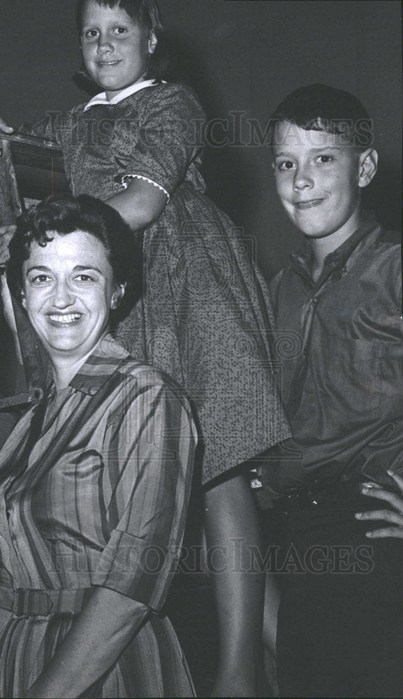 1959 Press Photo Wendell Corey family in "Our Faces" - Historic Images