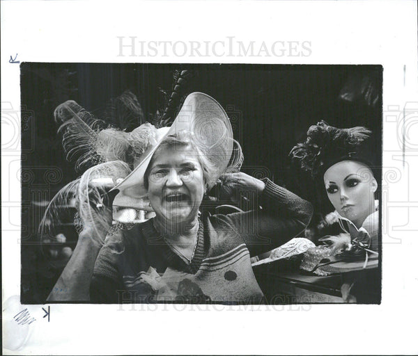 1985 Press Photo Kay Shell Store Owner - Historic Images