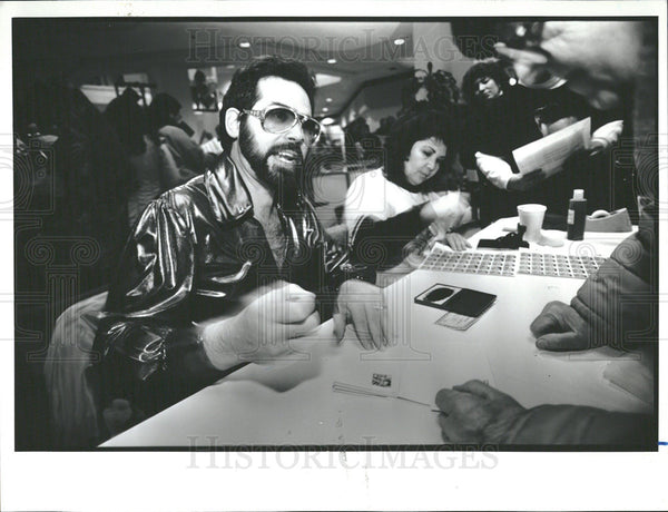 1993 Press Photo Karl Gehring Foto in Flashy Clothing - Historic Images