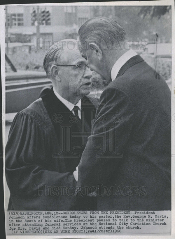 1966 Press Photo Rev. George R. Davis Church Pastor - Historic Images