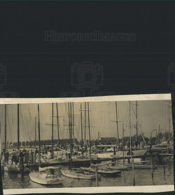 1939 Press Photo Yacht Basin ship water Harbor People - Historic Images