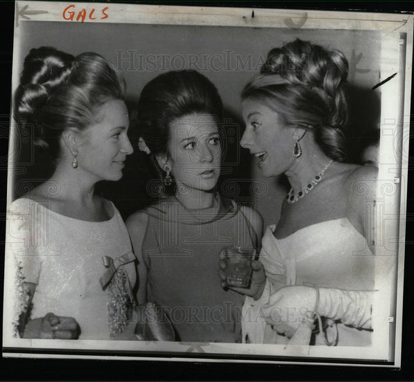 1981 Press Photo Mrs. Christina Ford stepdaughters Anne - Historic Images