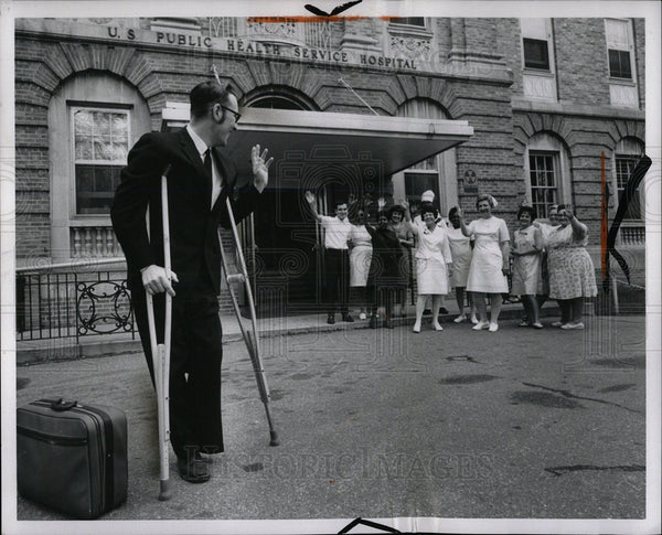 1969 Press Photo Dennis Sears Public Health Hospital - Historic Images