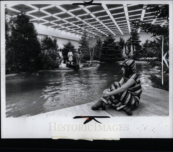 1975 Press Photo Lisa Kavanaugh Home Furniture Show - Historic Images