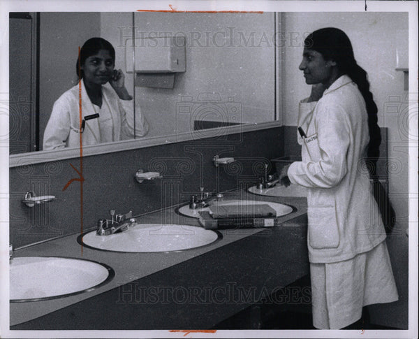 1970 Press Photo Dr Lalithamma Gowda Receiving Hospital - Historic Images