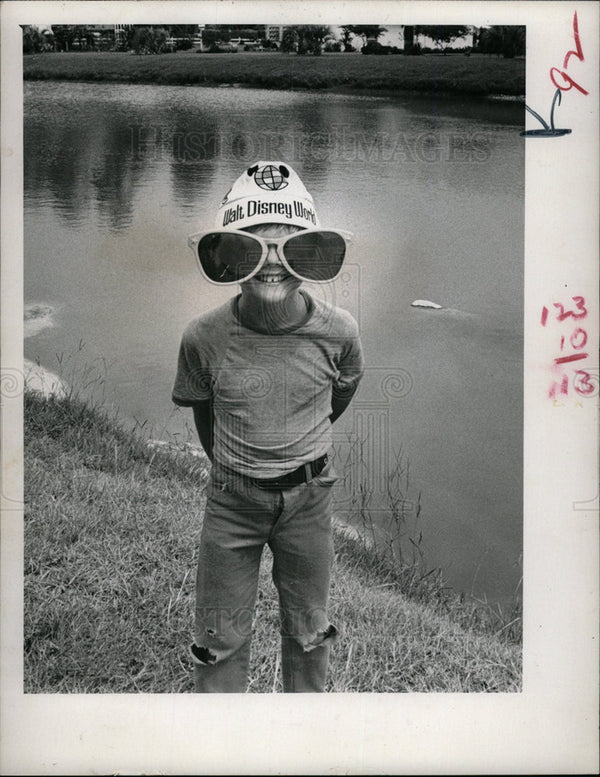 Press Photo Michael Jester Sunglasses - Historic Images