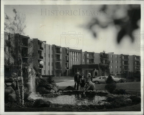 1973 Press Photo Last Two Shape Building Stonebridge Hi - Historic Images
