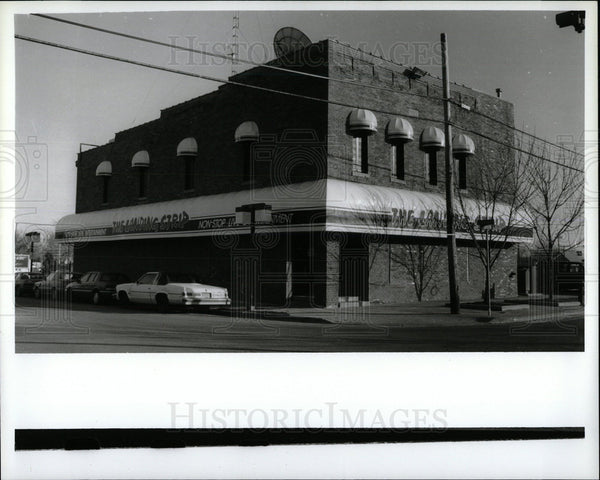 1990 Press Photo Landing strip bar Romulus Story West - Historic Images