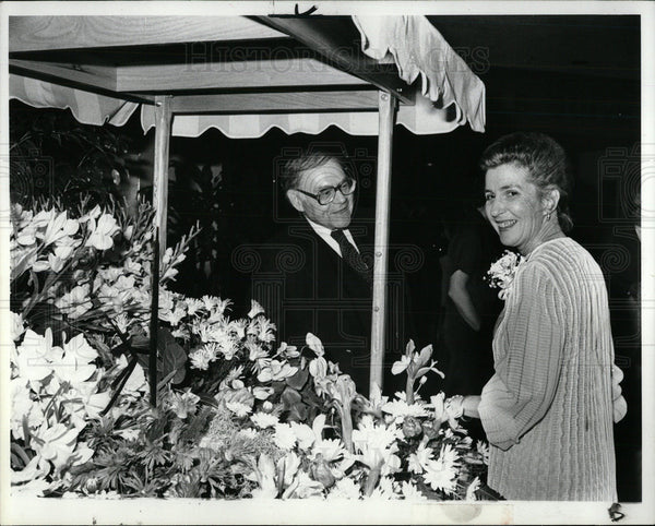 1981 Press Photo Maxwell Katzen Attorney Ruth Waye Snap - Historic Images