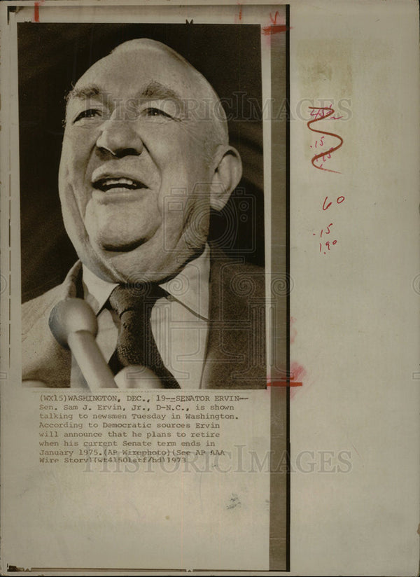 1973 Press Photo Sen Sam Ervin talking to pressmen - Historic Images