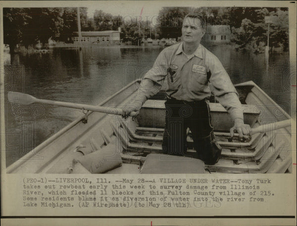 1974 Press Photo Tony Turk rowboat Fulton county villag - Historic Images