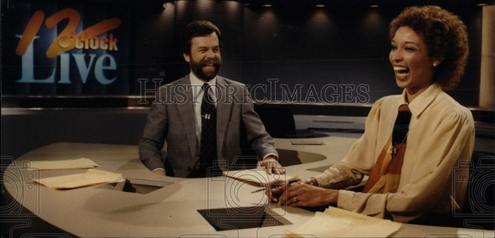 1984 Newscaster Robert Pisor - Historic Images