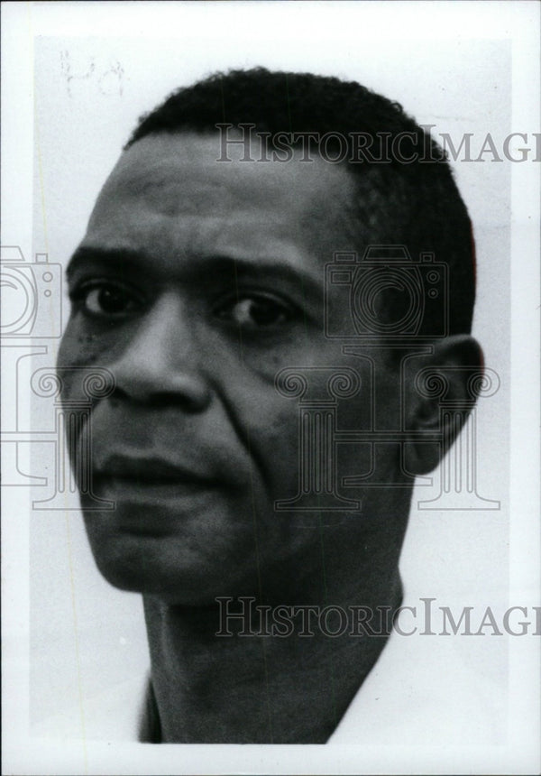 1994 William Roundtree Workers World Candid - Historic Images