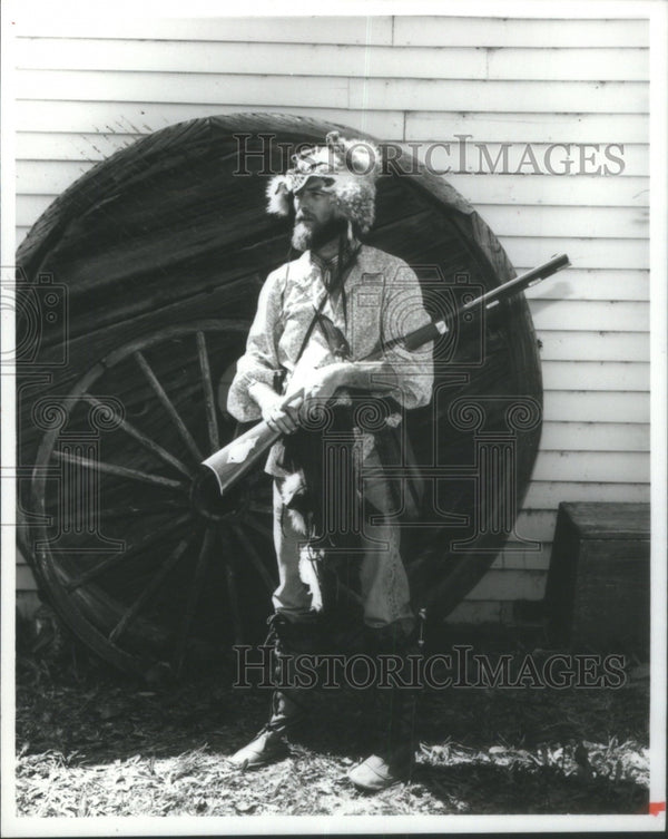 1985 Press Photo Dan Bornman American Film TV Actor Fol- RSA20981 ...