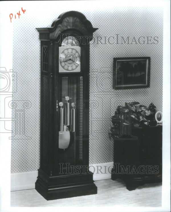 Press Photo Camelot Clocks- RSA21467 - Historic Images