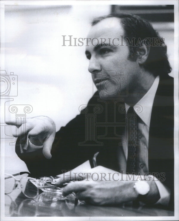 1976 Press Photo Doctor Sheldon Cherry Author Menopause Myth- RSA69537 ...